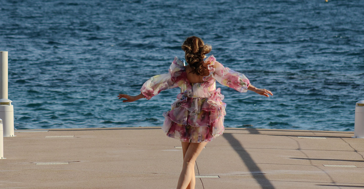 Visiter Monte-Carlo en longboard : Valeriya & Axel à l’honneur | Monte-Carlo Société des Bains ...